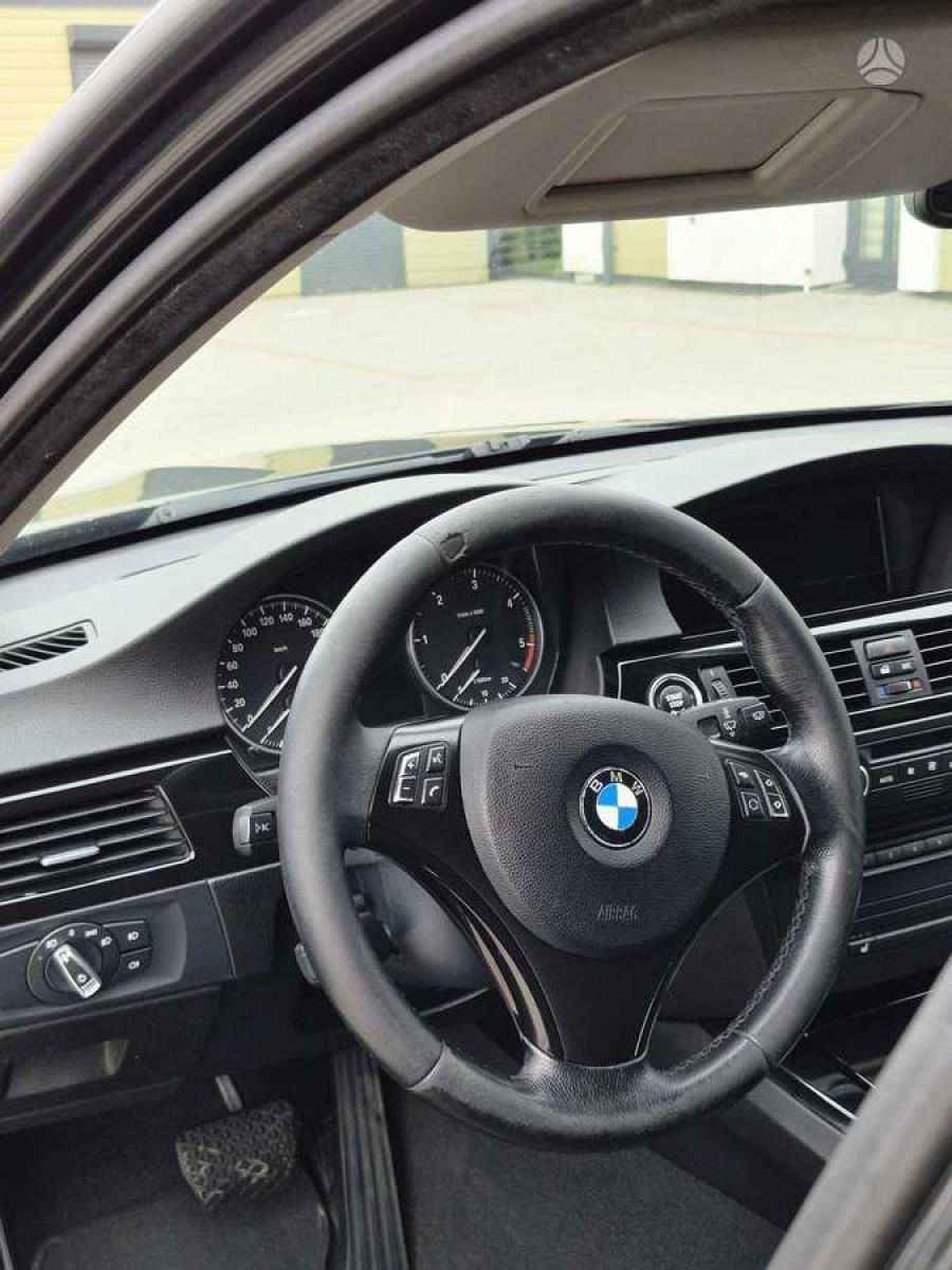 Black BMW 320 2009 in Klaipeda, with an engine capacity of 2.00 L and mileage of 371 thousand km for 4600 €, photo 11 on AUTOMOTO.COM.LV