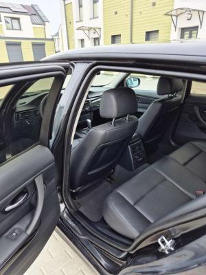 Black BMW 320 2009 in Klaipeda, with an engine capacity of 2.00 L and mileage of 371 thousand km for 4600 €, photo 13 on AUTOMOTO.COM.LV