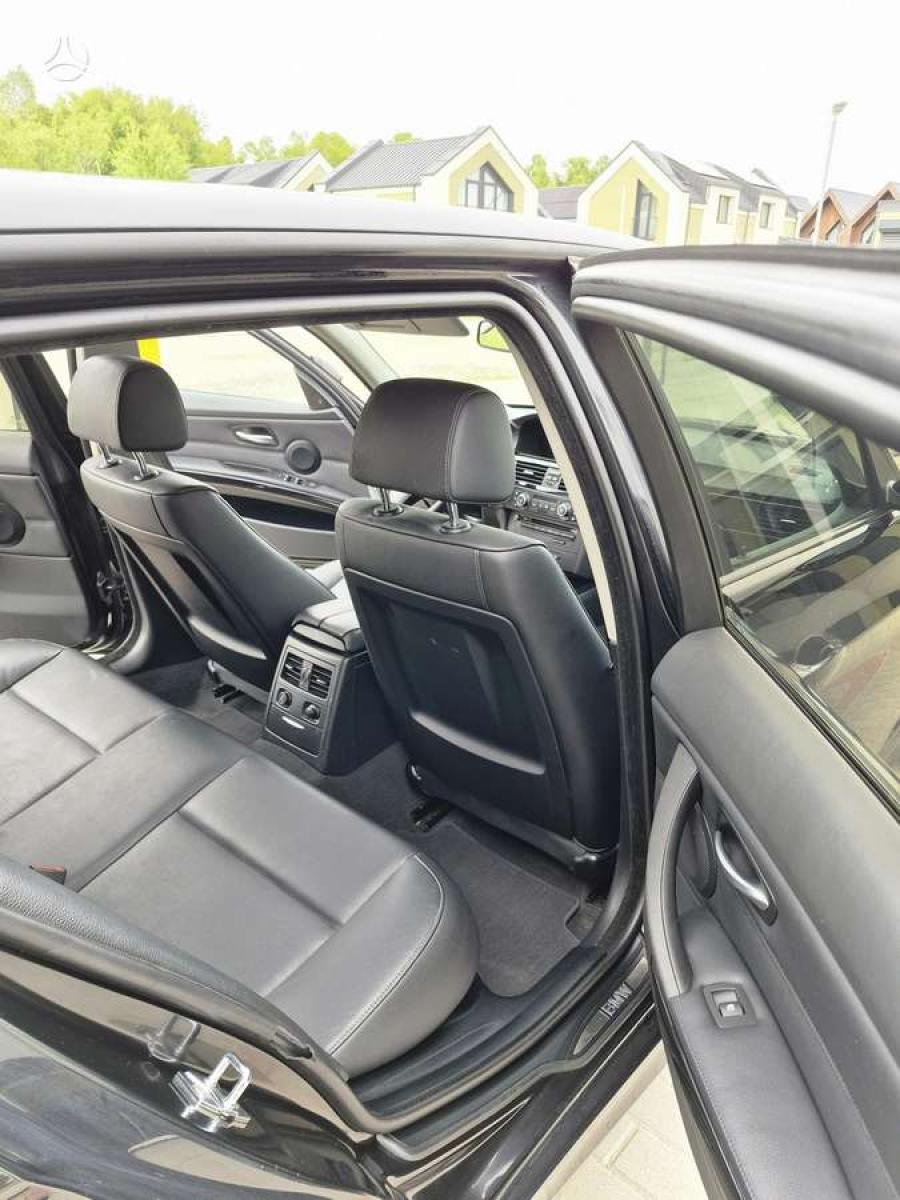 Black BMW 320 2009 in Klaipeda, with an engine capacity of 2.00 L and mileage of 371 thousand km for 4600 €, photo 15 on AUTOMOTO.COM.LV