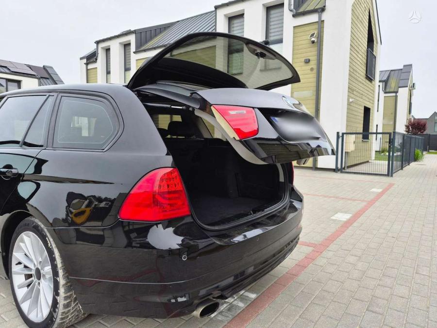 Black BMW 320 2009 in Klaipeda, with an engine capacity of 2.00 L and mileage of 371 thousand km for 4600 €, photo 18 on AUTOMOTO.COM.LV