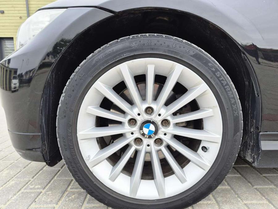 Black BMW 320 2009 in Klaipeda, with an engine capacity of 2.00 L and mileage of 371 thousand km for 4600 €, photo 20 on AUTOMOTO.COM.LV