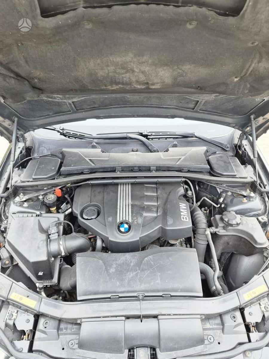 Black BMW 320 2009 in Klaipeda, with an engine capacity of 2.00 L and mileage of 371 thousand km for 4600 €, photo 21 on AUTOMOTO.COM.LV