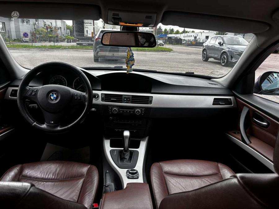 Black BMW 320 2009 in Vilnius, with an engine capacity of 2.00 L and mileage of 403 thousand km for 4100 €, photo 6 on AUTOMOTO.COM.LV