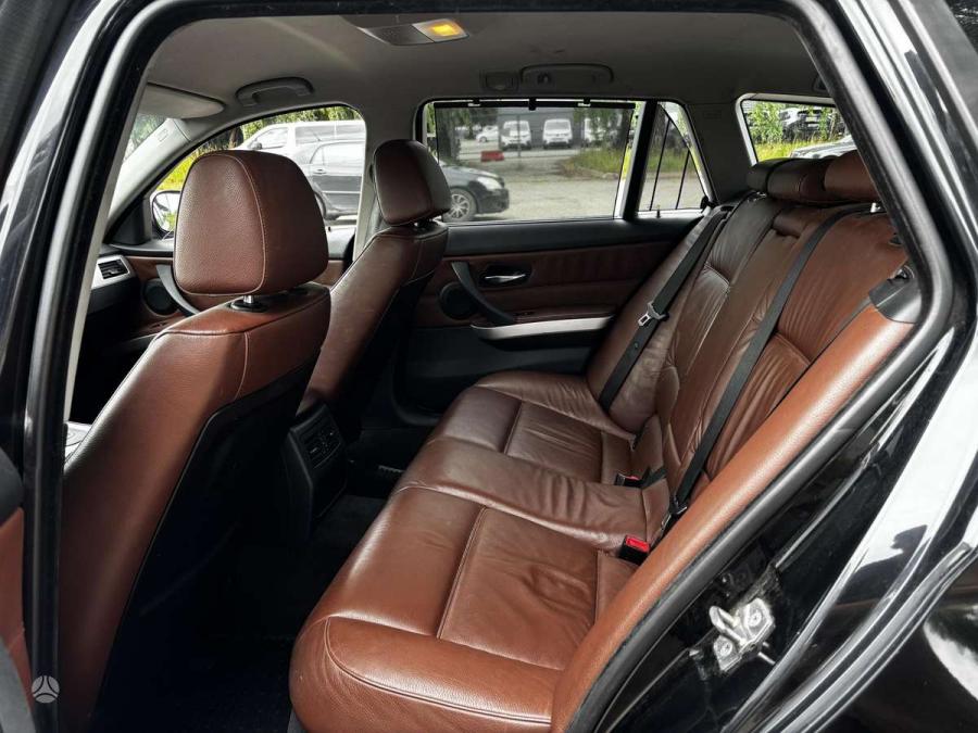 Black BMW 320 2009 in Vilnius, with an engine capacity of 2.00 L and mileage of 403 thousand km for 4100 €, photo 7 on AUTOMOTO.COM.LV