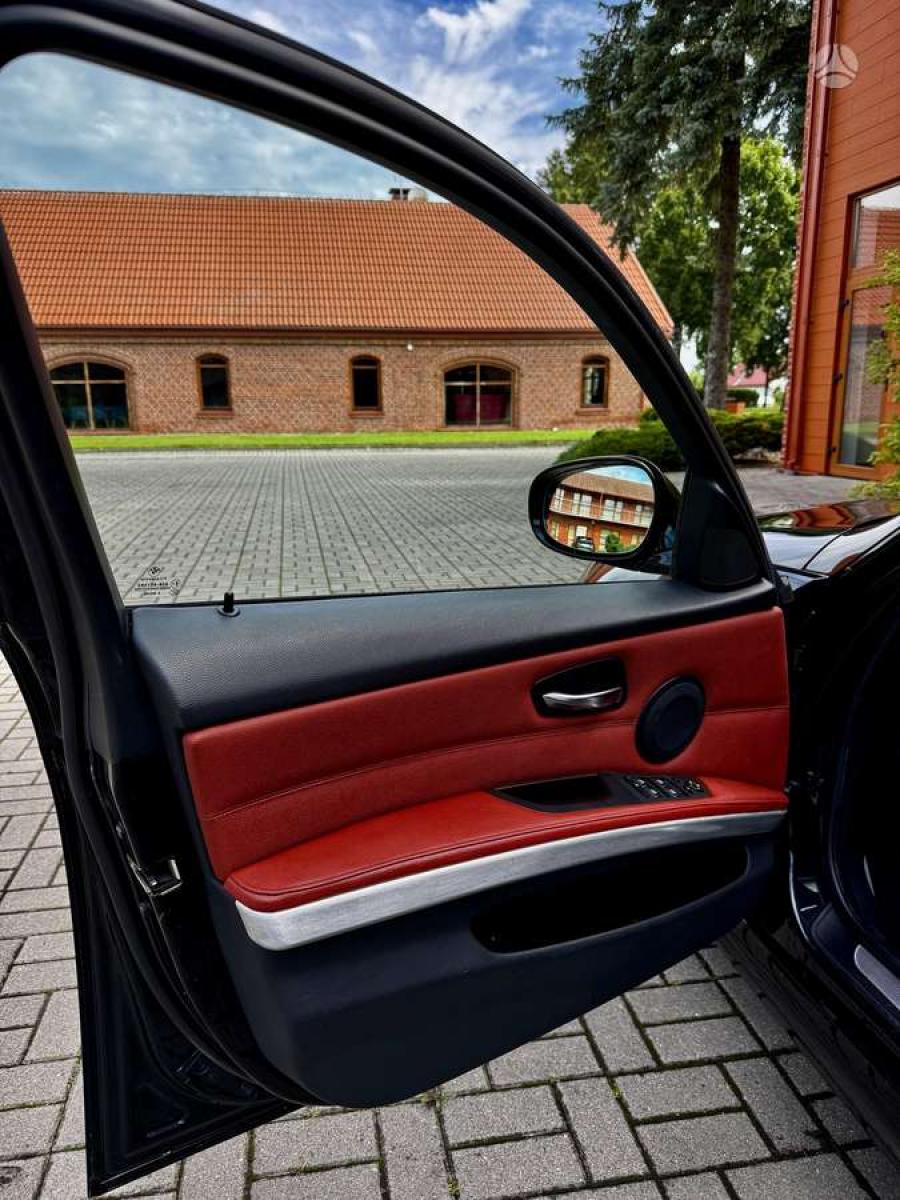 Black BMW 320 2009 in Marijampole, with an engine capacity of 2.00 L and mileage of 281 thousand km for 6000 €, photo 16 on AUTOMOTO.COM.LV