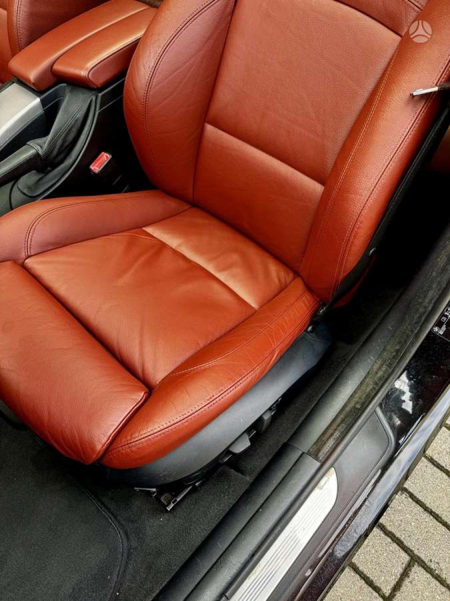 Black BMW 320 2009 in Marijampole, with an engine capacity of 2.00 L and mileage of 281 thousand km for 6000 €, photo 18 on AUTOMOTO.COM.LV