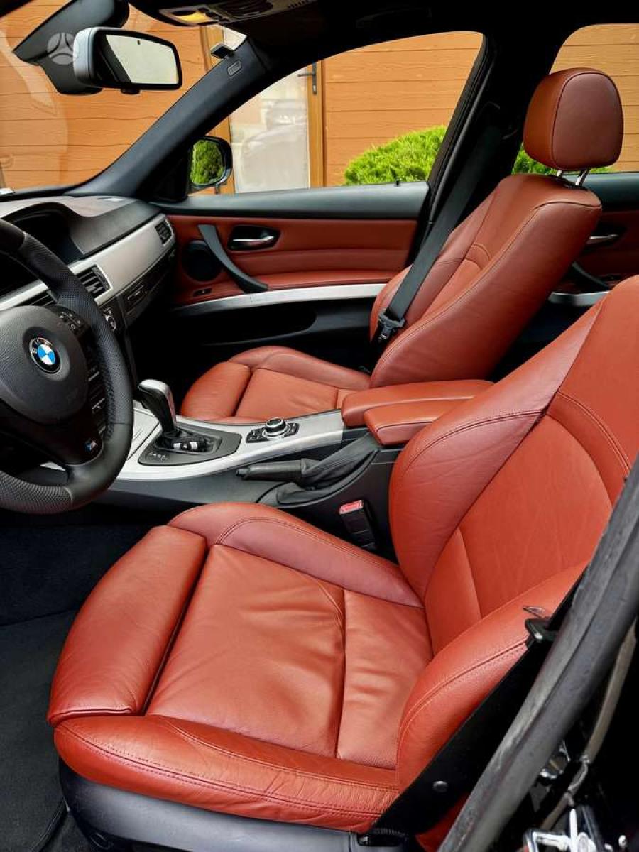 Black BMW 320 2009 in Marijampole, with an engine capacity of 2.00 L and mileage of 281 thousand km for 6000 €, photo 19 on AUTOMOTO.COM.LV