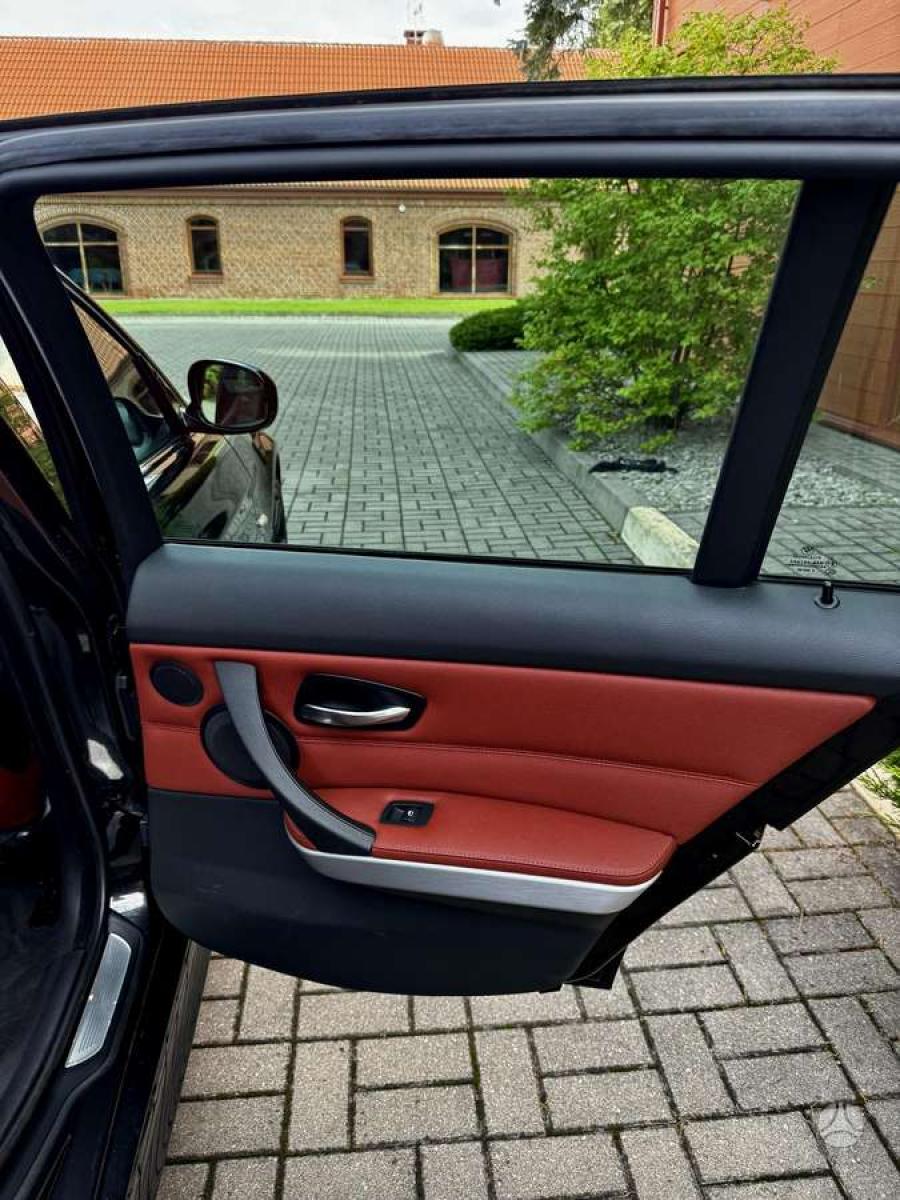 Black BMW 320 2009 in Marijampole, with an engine capacity of 2.00 L and mileage of 281 thousand km for 6000 €, photo 22 on AUTOMOTO.COM.LV