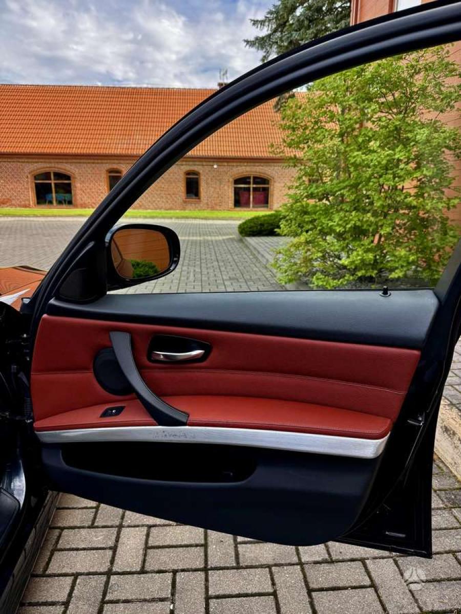Black BMW 320 2009 in Marijampole, with an engine capacity of 2.00 L and mileage of 281 thousand km for 6000 €, photo 24 on AUTOMOTO.COM.LV