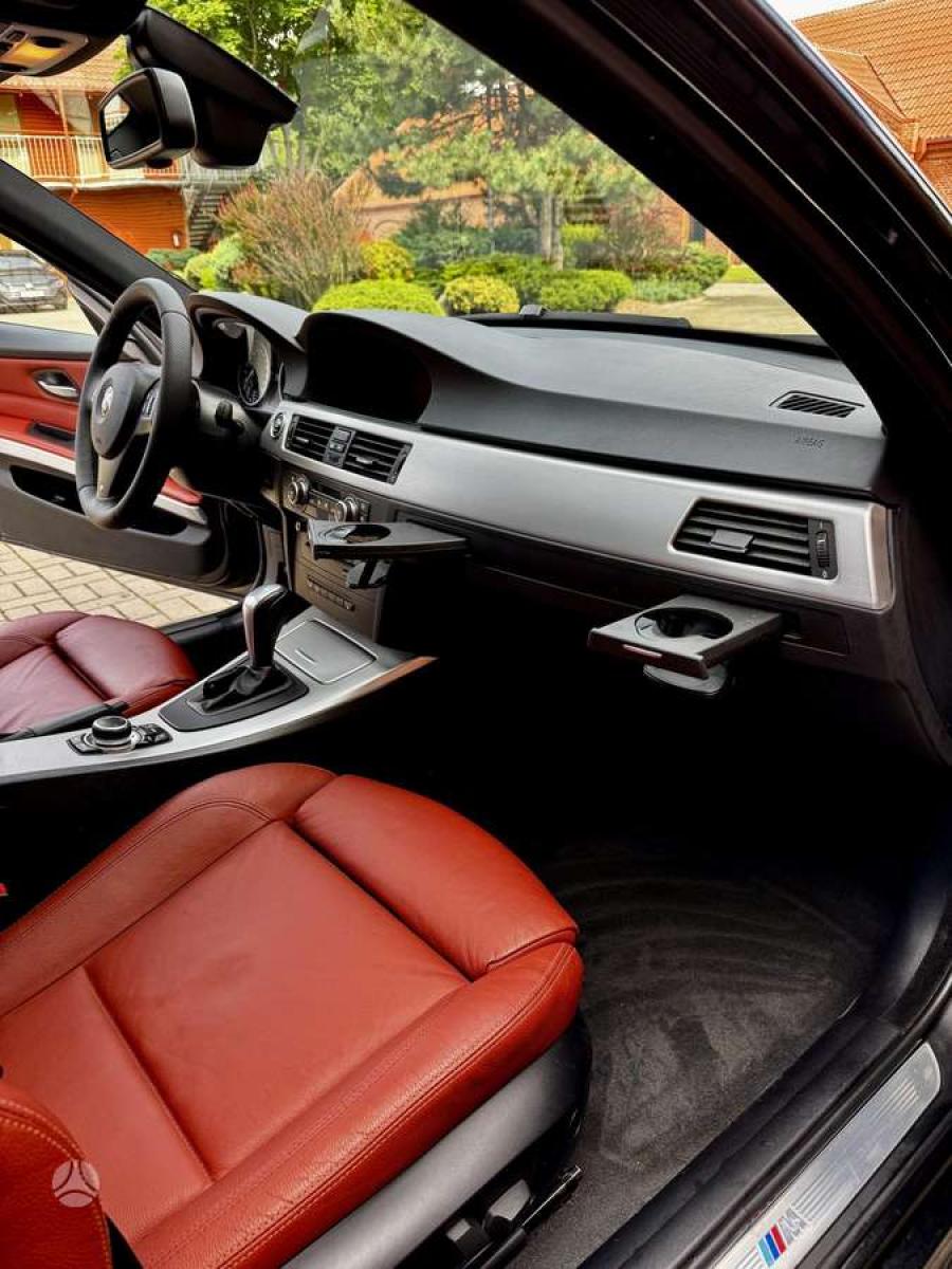 Black BMW 320 2009 in Marijampole, with an engine capacity of 2.00 L and mileage of 281 thousand km for 6000 €, photo 25 on AUTOMOTO.COM.LV