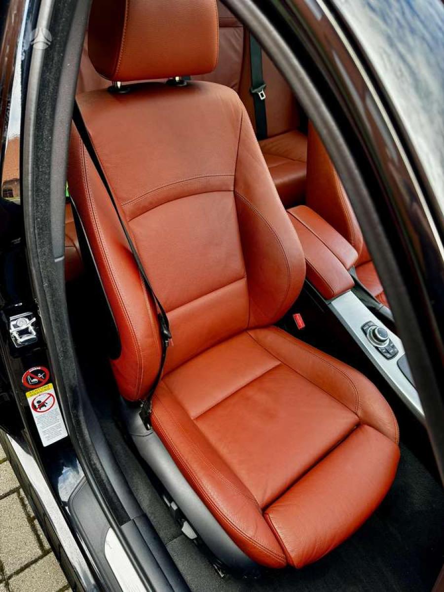 Black BMW 320 2009 in Marijampole, with an engine capacity of 2.00 L and mileage of 281 thousand km for 6000 €, photo 26 on AUTOMOTO.COM.LV