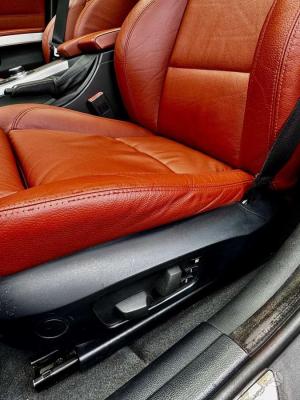 Black BMW 320 2009 in Marijampole, with an engine capacity of 2.00 L and mileage of 281 thousand km for 6000 €, photo 28 on AUTOMOTO.COM.LV