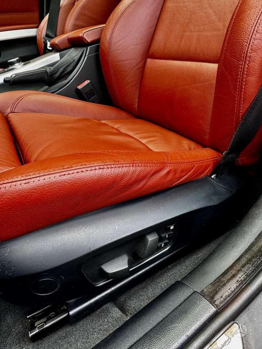 Black BMW 320 2009 in Marijampole, with an engine capacity of 2.00 L and mileage of 281 thousand km for 6000 €, photo 28 on AUTOMOTO.COM.LV