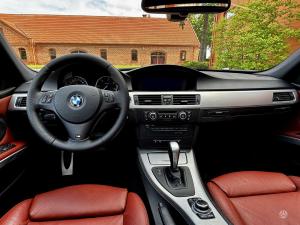 Black BMW 320 2009 in Marijampole, with an engine capacity of 2.00 L and mileage of 281 thousand km for 6000 €, photo 31 on AUTOMOTO.COM.LV