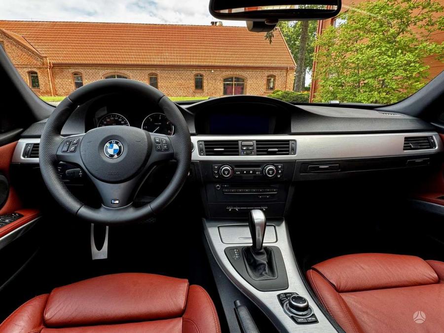 Black BMW 320 2009 in Marijampole, with an engine capacity of 2.00 L and mileage of 281 thousand km for 6000 €, photo 31 on AUTOMOTO.COM.LV