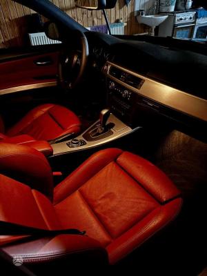Black BMW 320 2009 in Marijampole, with an engine capacity of 2.00 L and mileage of 281 thousand km for 6000 €, photo 36 on AUTOMOTO.COM.LV