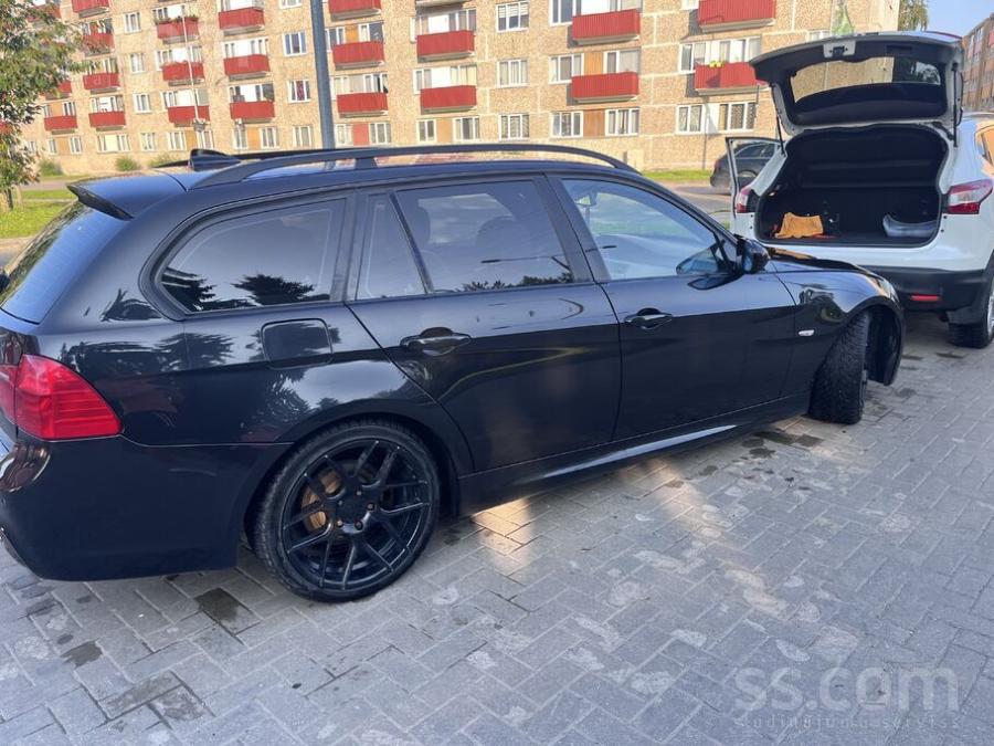 Melns BMW 320 2009 Rīga, ar dzinēja tilpumu 2.00 L un nobraukumu 270 tūkst. km par 6600 €, foto 4 vietnē AUTOMOTO.COM.LV