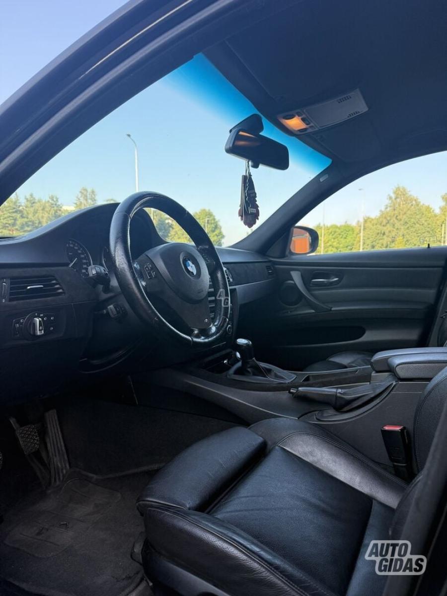 Melns BMW 320 2009 Jonava, ar dzinēja tilpumu 2.00 L un nobraukumu 284 tūkst. km par 3850 €, foto 12 vietnē AUTOMOTO.COM.LV