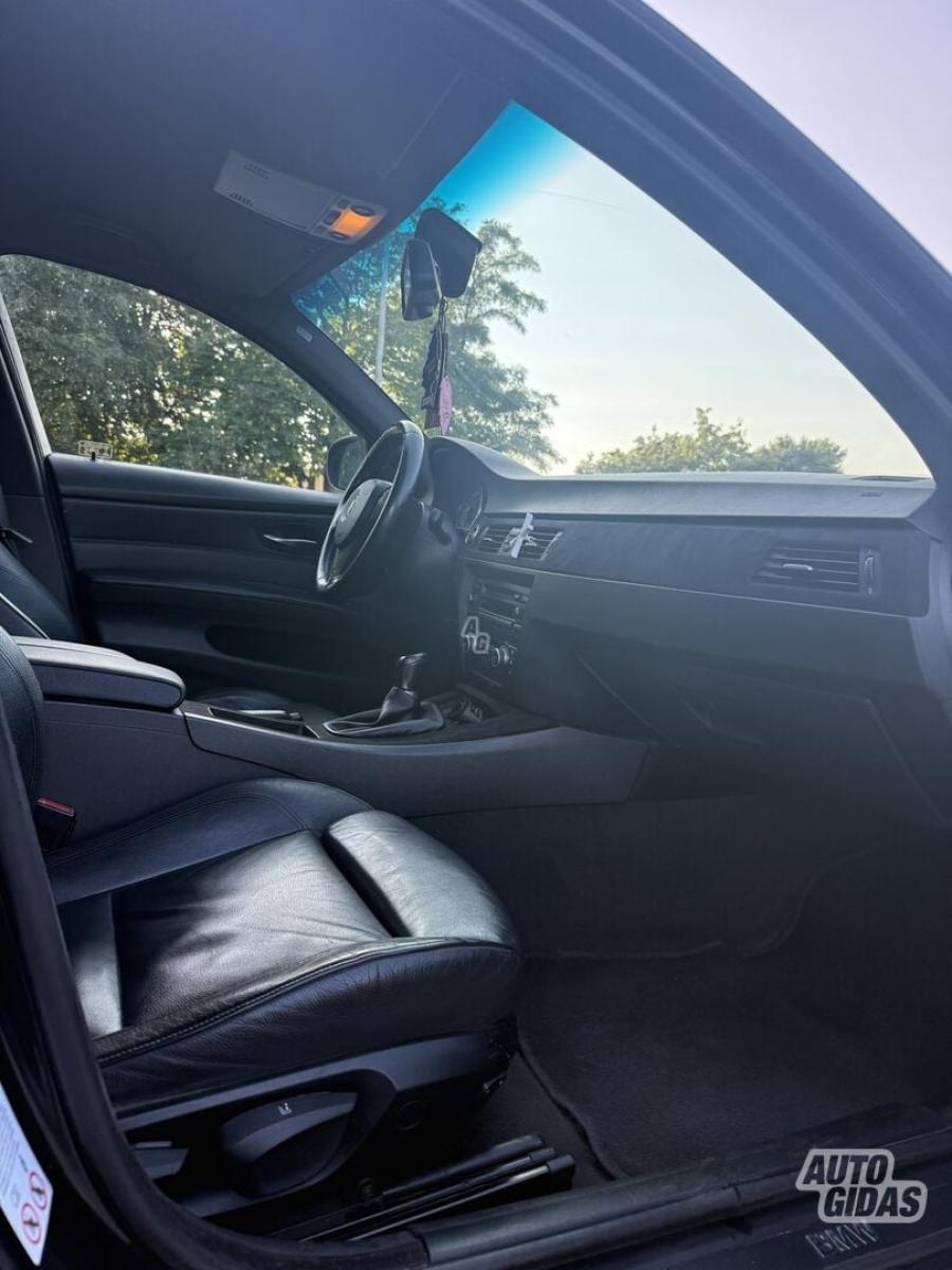 Melns BMW 320 2009 Jonava, ar dzinēja tilpumu 2.00 L un nobraukumu 284 tūkst. km par 3850 €, foto 13 vietnē AUTOMOTO.COM.LV