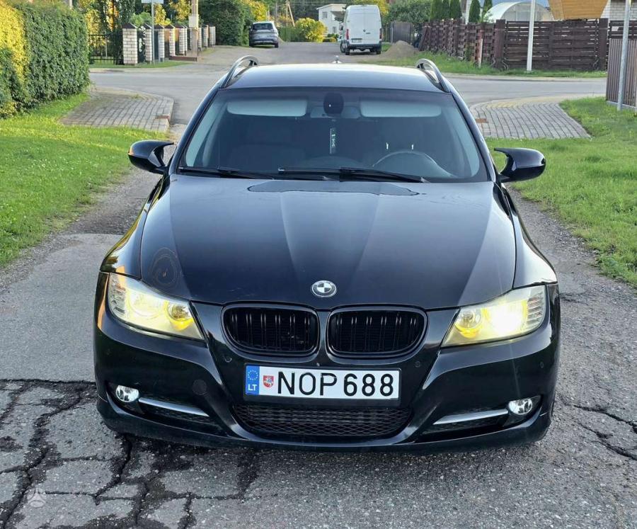 Black BMW 320 2009 in Radviliskis, with an engine capacity of 0.00 L and mileage of 343 thousand km for 2900 €, photo 4 on AUTOMOTO.COM.LV