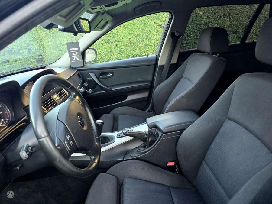 Black BMW 320 2009 in Radviliskis, with an engine capacity of 0.00 L and mileage of 343 thousand km for 2900 €, photo 8 on AUTOMOTO.COM.LV