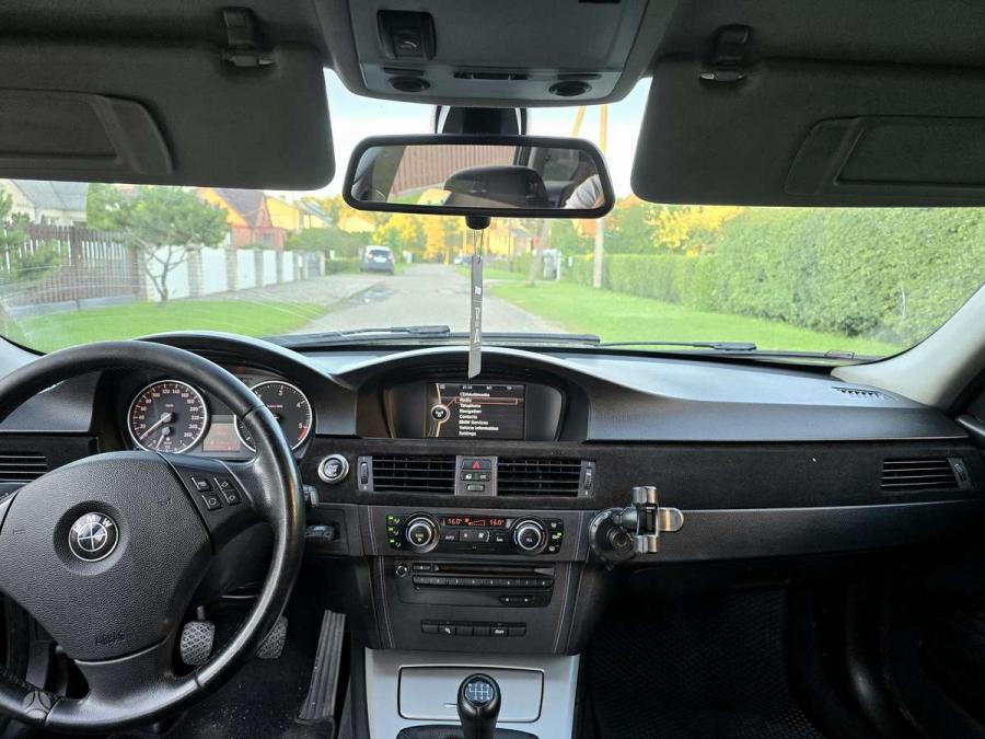 Black BMW 320 2009 in Radviliskis, with an engine capacity of 0.00 L and mileage of 343 thousand km for 2900 €, photo 9 on AUTOMOTO.COM.LV