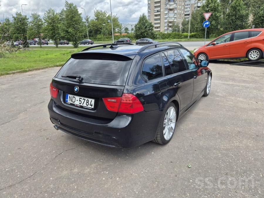 Black BMW 320 2009 in Riga, with an engine capacity of 2.00 L and mileage of 268 thousand km for 5990 €, photo 7 on AUTOMOTO.COM.LV