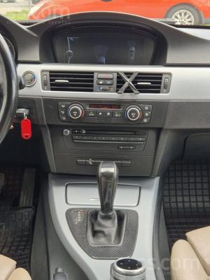 Black BMW 320 2009 in Riga, with an engine capacity of 2.00 L and mileage of 268 thousand km for 5990 €, photo 12 on AUTOMOTO.COM.LV