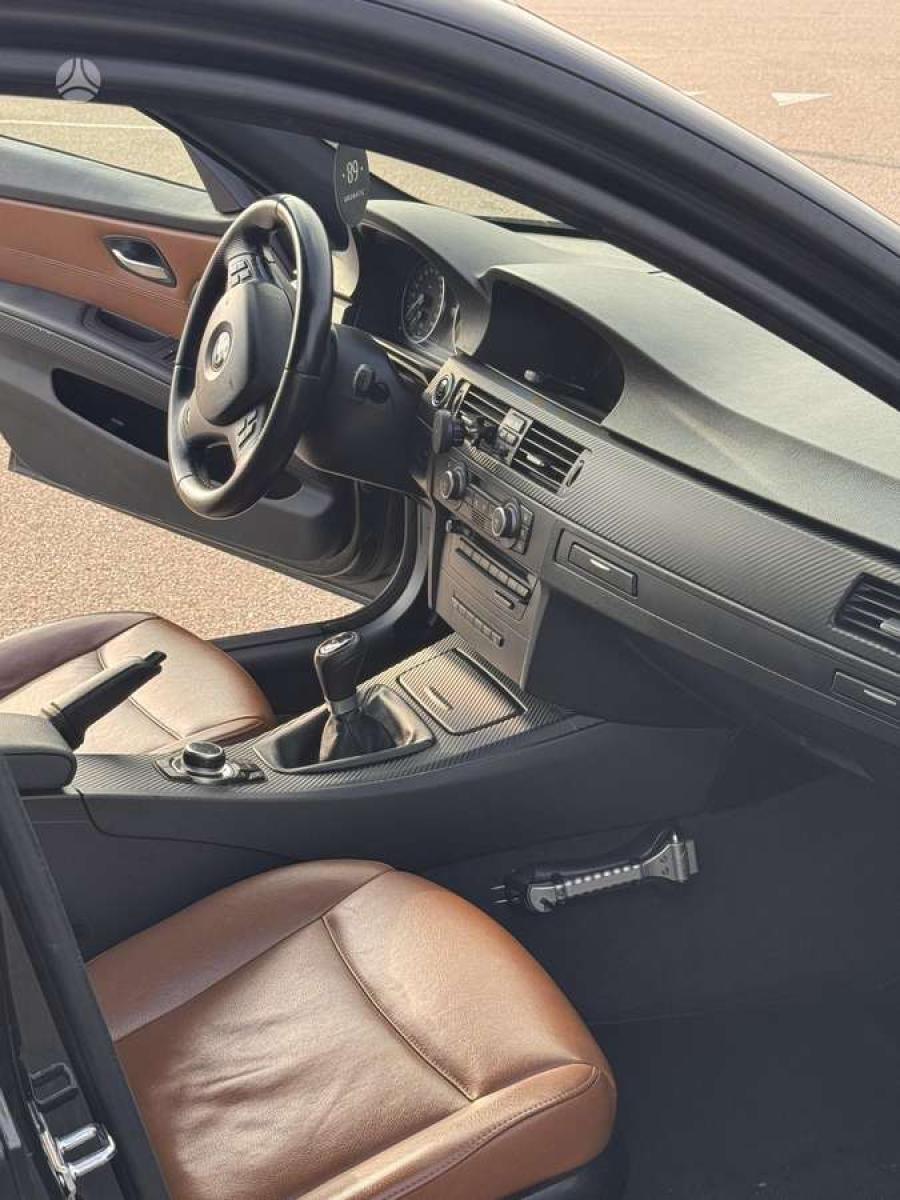 Black BMW 320 2009 in Klaipeda, with an engine capacity of 2.00 L and mileage of 135 thousand km for 3500 €, photo 8 on AUTOMOTO.COM.LV
