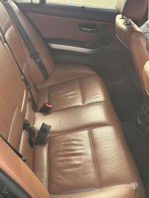 Black BMW 320 2009 in Klaipeda, with an engine capacity of 2.00 L and mileage of 135 thousand km for 3500 €, photo 13 on AUTOMOTO.COM.LV