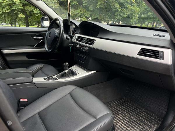 Melns BMW 320 2009 Viļņa, ar dzinēja tilpumu 1.80 L un nobraukumu 268 tūkst. km par 3250 €, foto 6 vietnē AUTOMOTO.COM.LV