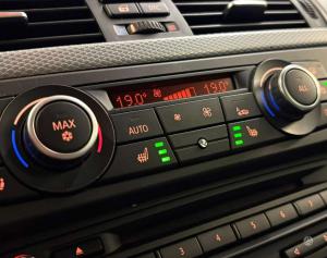 Black BMW 320 2009 in Marijampole, with an engine capacity of 2.00 L and mileage of 225 thousand km for 5999 €, photo 15 on AUTOMOTO.COM.LV