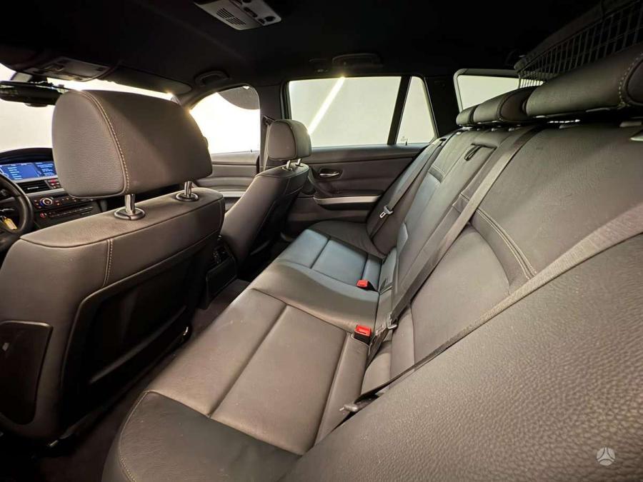 Black BMW 320 2009 in Marijampole, with an engine capacity of 2.00 L and mileage of 225 thousand km for 5999 €, photo 20 on AUTOMOTO.COM.LV