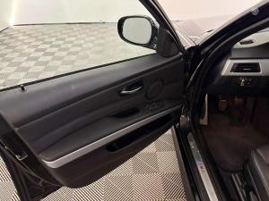 Black BMW 320 2009 in Marijampole, with an engine capacity of 2.00 L and mileage of 225 thousand km for 5999 €, photo 25 on AUTOMOTO.COM.LV