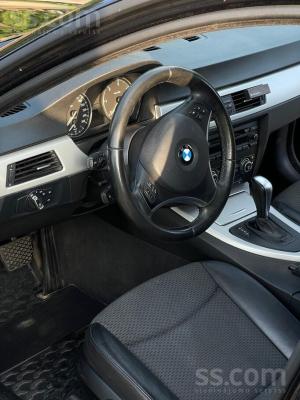 Melns BMW 320 2009 Cēsis, ar dzinēja tilpumu 2.00 L un nobraukumu 298 tūkst. km par 3950 €, foto  vietnē AUTOMOTO.COM.LV