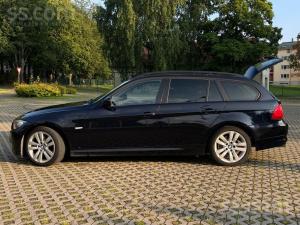 Black BMW 320 2009 in Cesis, with an engine capacity of 2.00 L and mileage of 298 thousand km for 3950 €, photo 9 on AUTOMOTO.COM.LV