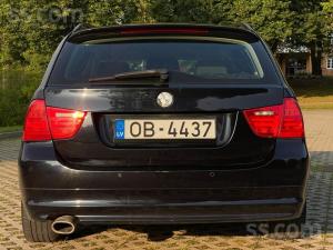 Black BMW 320 2009 in Cesis, with an engine capacity of 2.00 L and mileage of 298 thousand km for 3950 €, photo 10 on AUTOMOTO.COM.LV