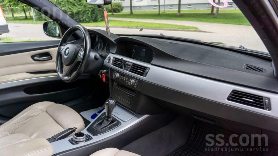 Black BMW 320 2009 in Riga, with an engine capacity of 2.00 L and mileage of 268 thousand km for 5990 €, photo 12 on AUTOMOTO.COM.LV