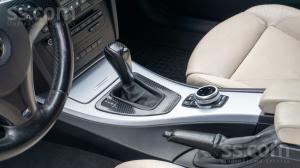 Black BMW 320 2009 in Riga, with an engine capacity of 2.00 L and mileage of 268 thousand km for 5990 €, photo 16 on AUTOMOTO.COM.LV