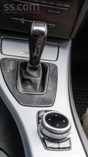 Black BMW 320 2009 in Riga, with an engine capacity of 2.00 L and mileage of 268 thousand km for 5990 €, photo 17 on AUTOMOTO.COM.LV