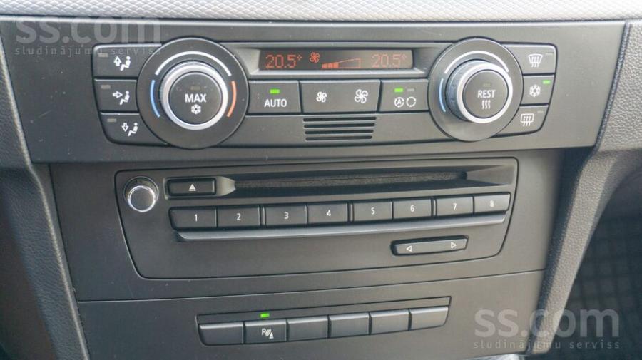 Black BMW 320 2009 in Riga, with an engine capacity of 2.00 L and mileage of 268 thousand km for 5990 €, photo 18 on AUTOMOTO.COM.LV