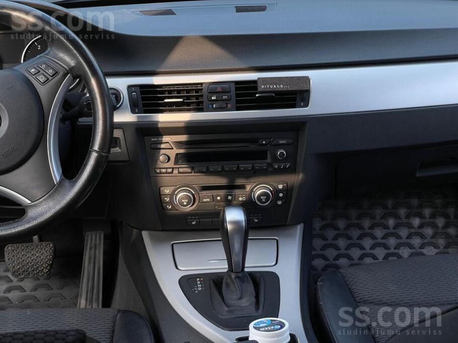 Melns BMW 320 2009 Cēsis, ar dzinēja tilpumu 2.00 L un nobraukumu 298 tūkst. km par 2900 €, foto 3 vietnē AUTOMOTO.COM.LV