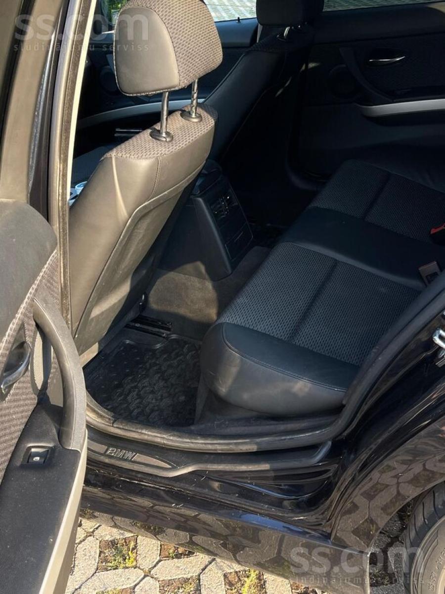 Melns BMW 320 2009 Cēsis, ar dzinēja tilpumu 2.00 L un nobraukumu 298 tūkst. km par 2900 €, foto 5 vietnē AUTOMOTO.COM.LV