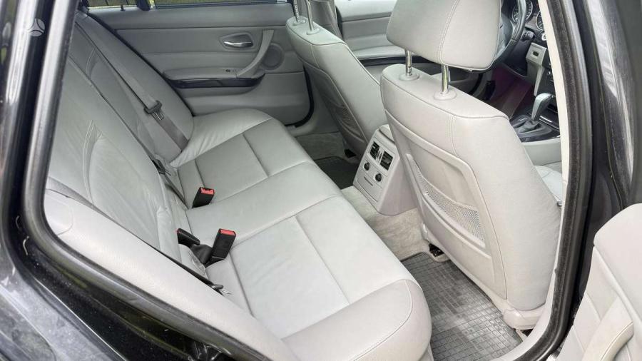 Melns BMW 320 2009 Alīta, ar dzinēja tilpumu 2.00 L un nobraukumu 264 tūkst. km par 4990 €, foto 13 vietnē AUTOMOTO.COM.LV