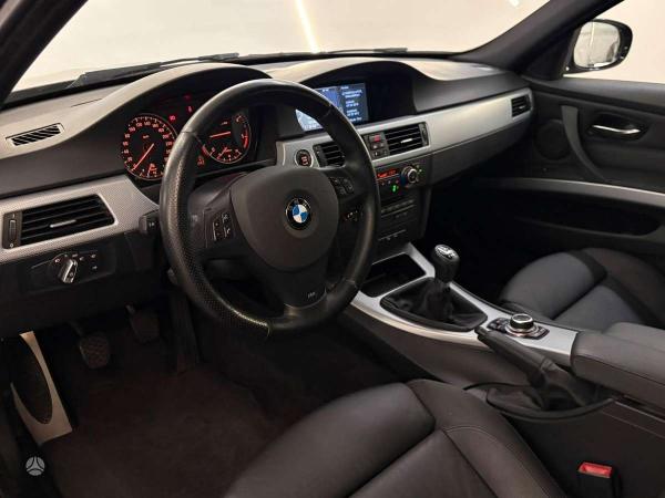 Melns BMW 320 2009 Marijampole, ar dzinēja tilpumu 2.00 L un nobraukumu 225 tūkst. km par 5850 €, foto 2 vietnē AUTOMOTO.COM.LV