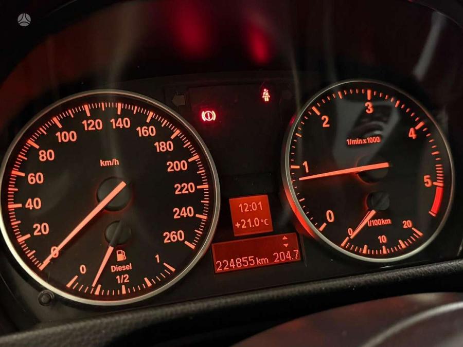 Black BMW 320 2009 in Marijampole, with an engine capacity of 2.00 L and mileage of 225 thousand km for 5850 €, photo 9 on AUTOMOTO.COM.LV