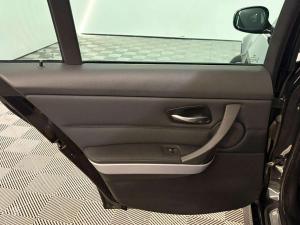 Black BMW 320 2009 in Marijampole, with an engine capacity of 2.00 L and mileage of 225 thousand km for 5850 €, photo 19 on AUTOMOTO.COM.LV