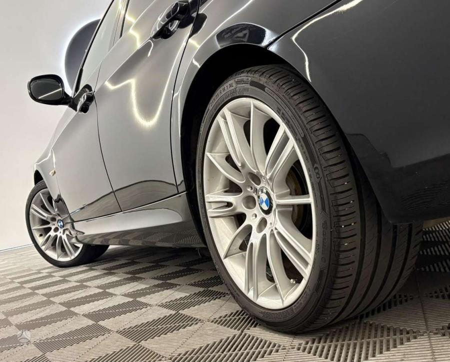 Black BMW 320 2009 in Marijampole, with an engine capacity of 2.00 L and mileage of 225 thousand km for 5850 €, photo 21 on AUTOMOTO.COM.LV