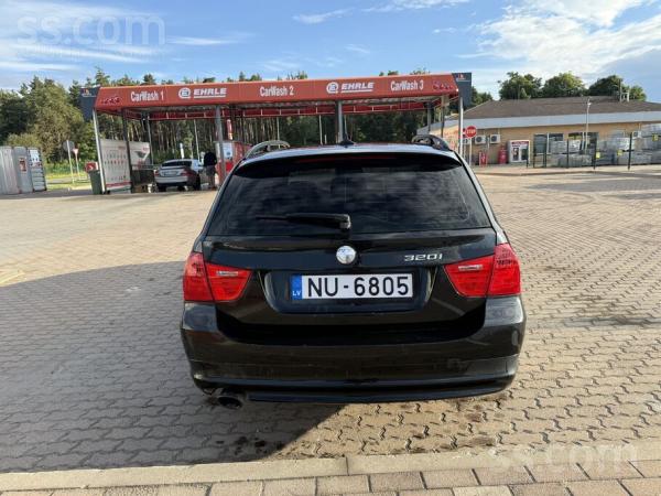 Black BMW 320 2009 in Riga, with an engine capacity of 2.00 L and mileage of 252 thousand km for 3299 €, photo 5 on AUTOMOTO.COM.LV