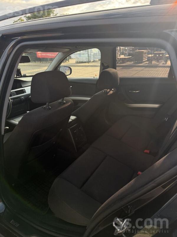 Black BMW 320 2009 in Riga, with an engine capacity of 2.00 L and mileage of 252 thousand km for 3299 €, photo 6 on AUTOMOTO.COM.LV